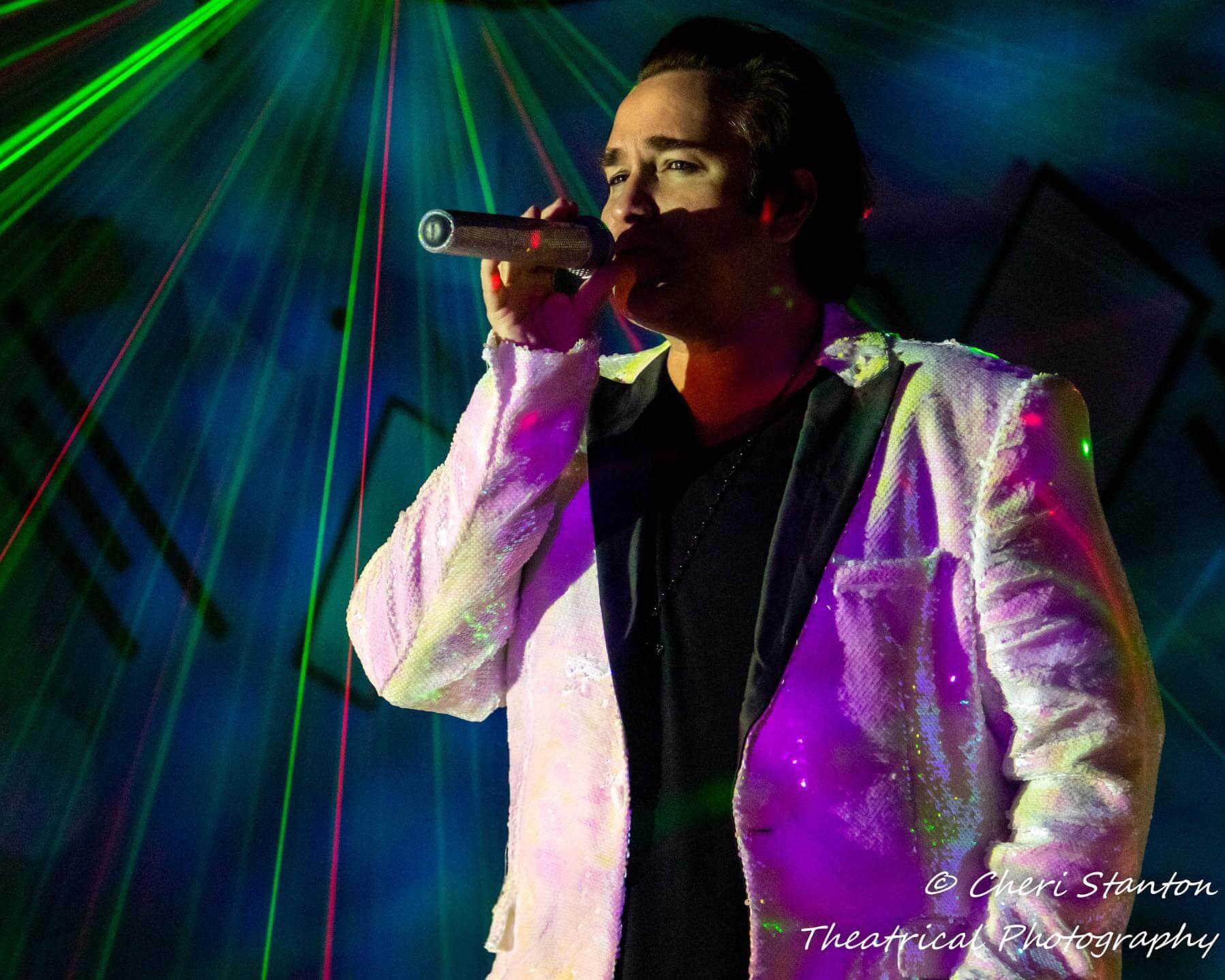 Review: 'Jukebox Junkie' at the Harlequin - ArtScene SA